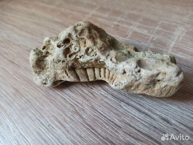 Камень для аквариума с отпечатками